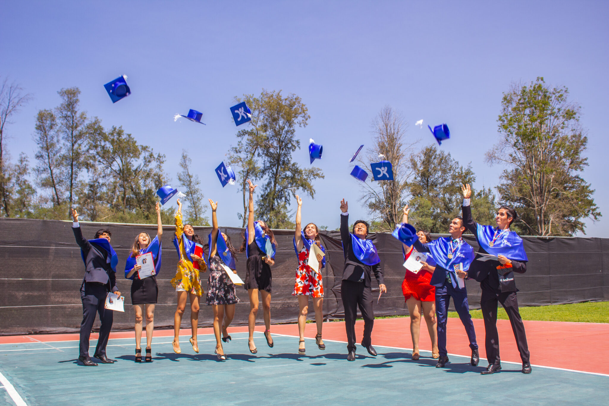 CONTACTO ALUMNI - Colegio Internacional Discovery